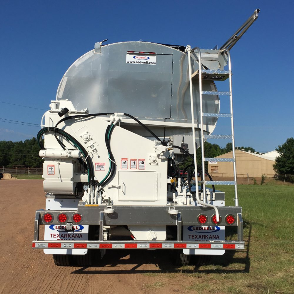 Paddle Wagon Feed Trailer | Ledwell Manufactured Feed Trailers