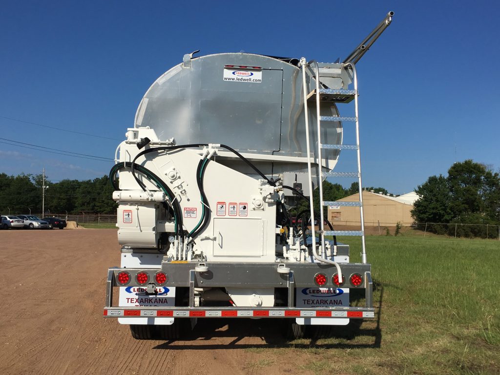 Paddle Wagon Feed Trailer | Ledwell Manufactured Feed Trailers